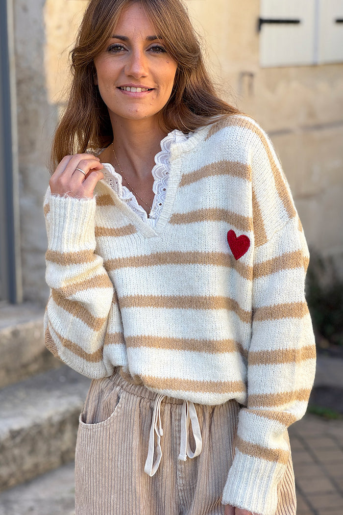 Pull moelleux tout doux a rayures beige broderie coeur col froufrou ...