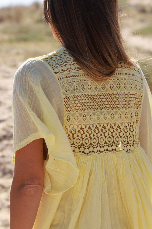 Robe Jaune Pâle Légère Voile de Coton Haut Dentelle - Horizons Lointains