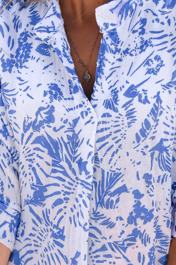 Robe large en coton col V imprimé des iles bleu - HORIZONS LOINTAINS