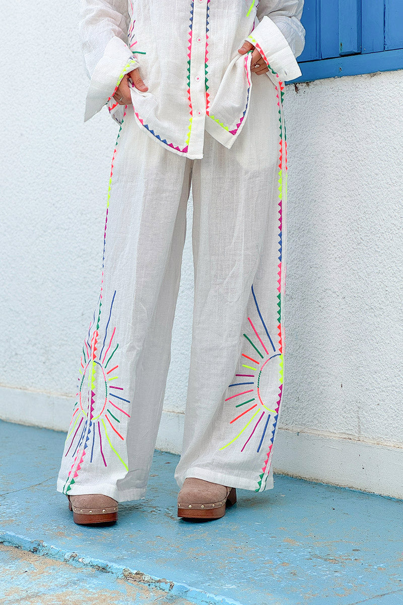 Pantalon coupe wide en gaze de coton blanc cassé broderie soleil ...